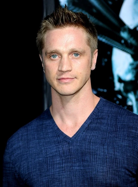 Louis Weasley | Mischief Managed Role Play Wiki | Fandom