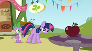 Twilight focusing on apple S3E3