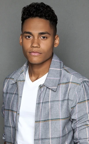 Xander Avant | Moda na sukces Wiki | Fandom