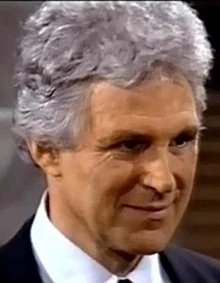 Lloyd Bennett | Moda na sukces Wiki | Fandom