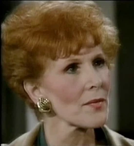 Betty Burns | Moda na sukces Wiki | Fandom