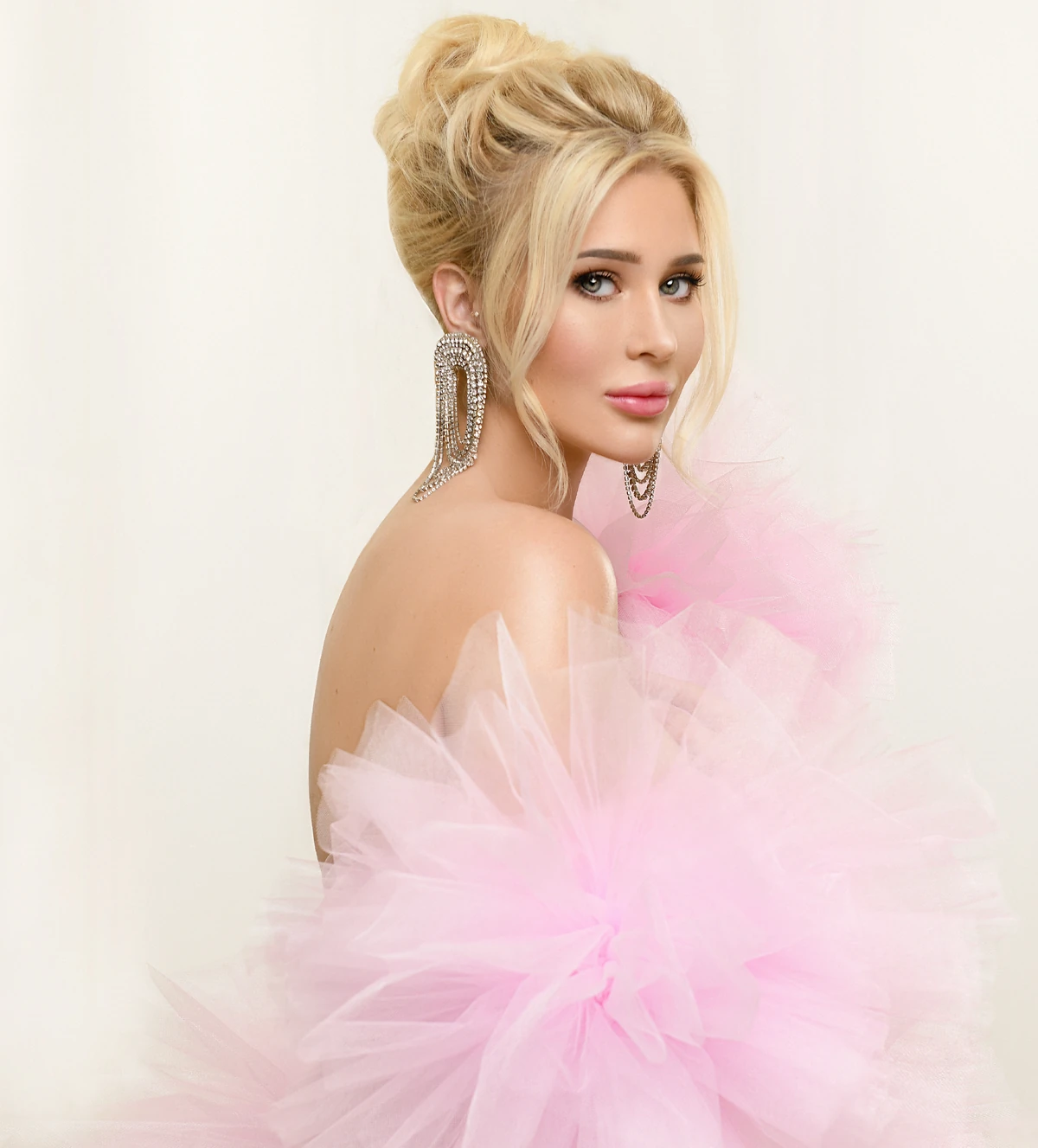 Miss.Gun | Model Wiki | Fandom