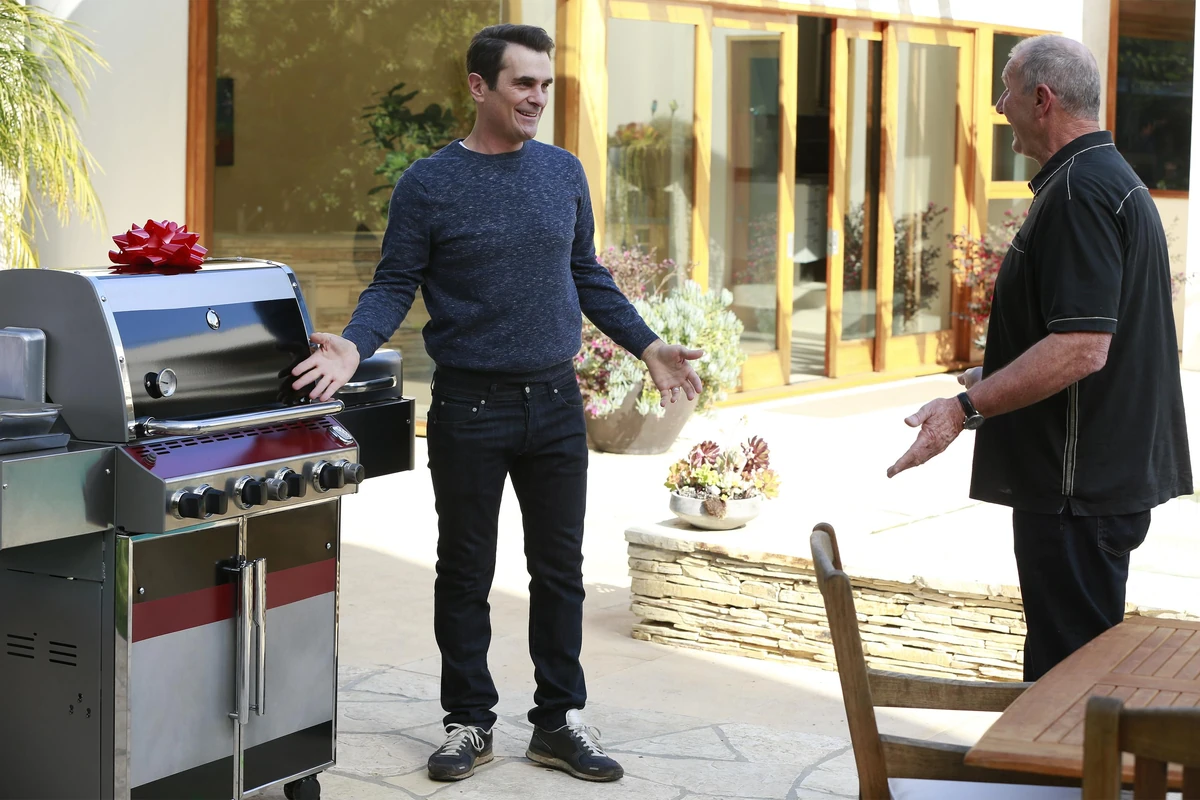 Grill, Interrupted | Modern Family Wiki | Fandom