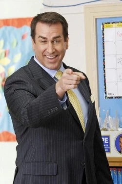 Gil Thorpe | Modern Family Wiki | Fandom