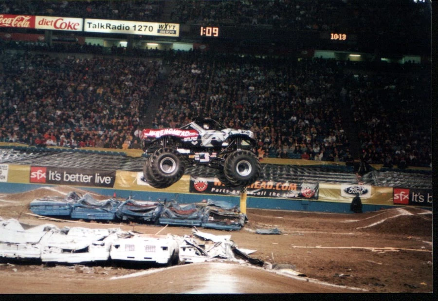 Pontiac 2001 (Show 1) | Monster Trucks Wiki | Fandom