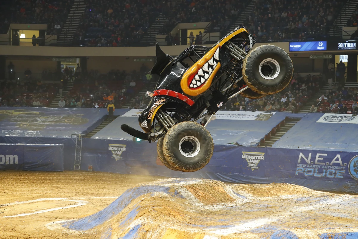 Monster Mutt Rottweiler (Flame) | Monster Trucks Wiki | Fandom