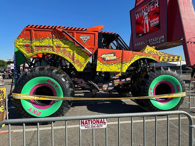 Earth Shaker Neon | Monster Trucks Wiki | Fandom