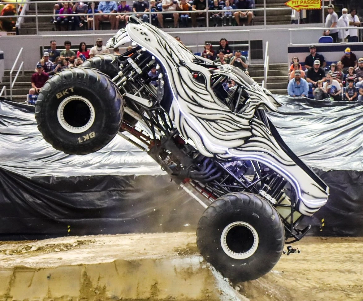 Lone Wolf (Trantina) | Monster Trucks Wiki | Fandom