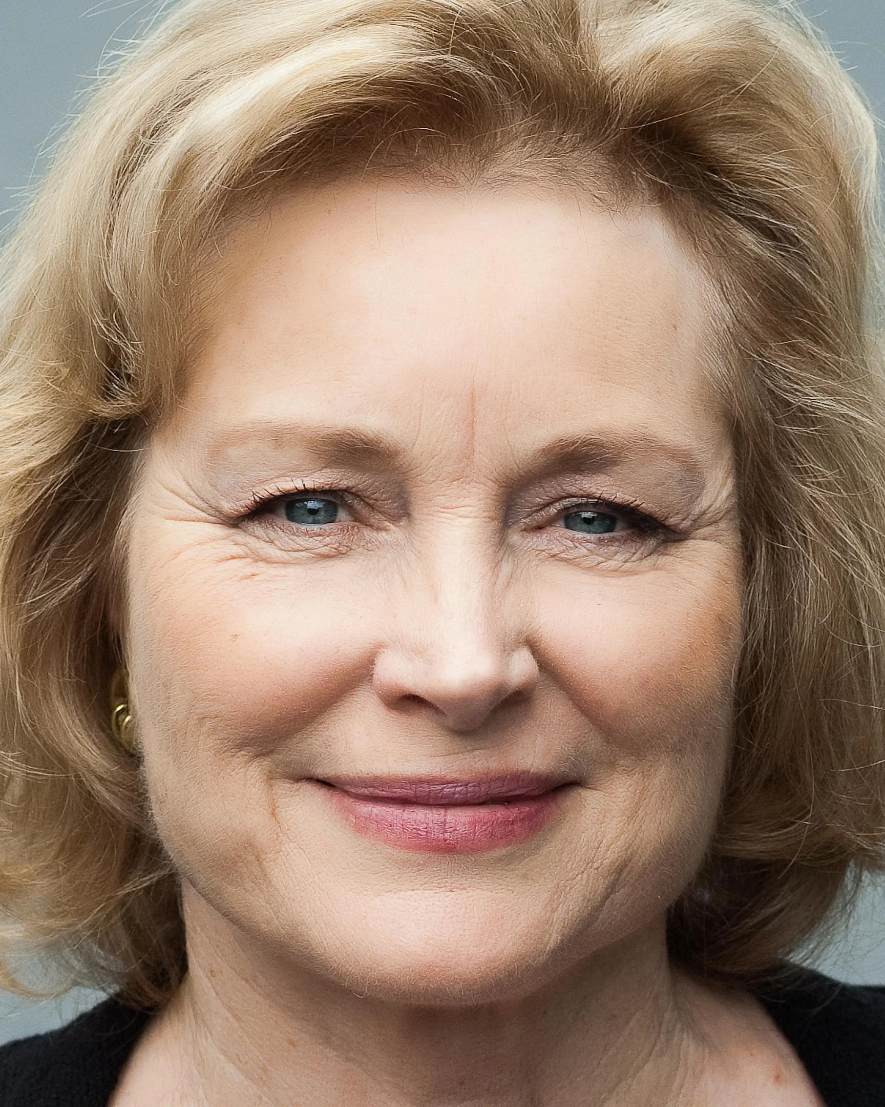 Lisa Harrow | Moonbase Alpha Wiki | Fandom