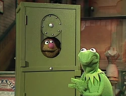 Kermit Face Scrunched