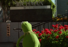 Similarities between It's a Very Merry Muppet Christmas Movie and The ...