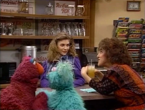 Sesame Street Gina Fluffy