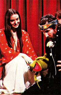 Episode 402: Crystal Gayle | Muppet Wiki | Fandom