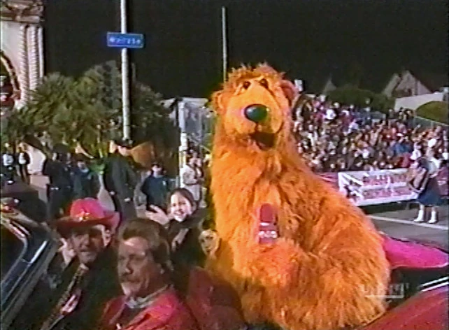 Hollywood Christmas Parade | Muppet Wiki | Fandom