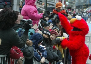 Toys R' Us Holiday Parade | Muppet Wiki | Fandom