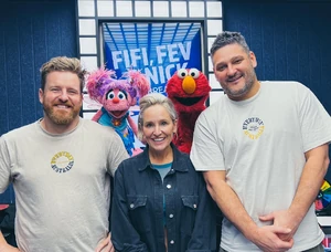 101.9 The Fox | Muppet Wiki | Fandom