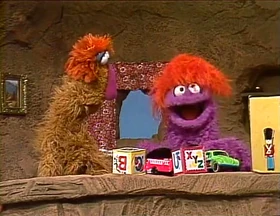 Deena and Pearl: Play Toybox | Muppet Wiki | Fandom