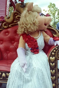 Muppets on Location: Days of Swine and Roses | Muppet Wiki | Fandom