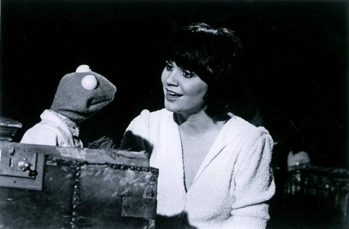 Linda Ronstadt | Muppet Wiki | Fandom