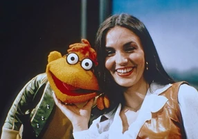 Episode 402: Crystal Gayle | Muppet Wiki | Fandom