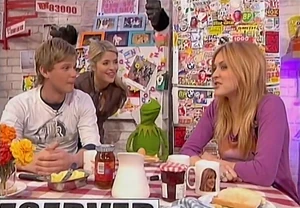 Holly & Stephen's Saturday Showdown | Muppet Wiki | Fandom