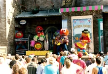 Muppets on Location: Days of Swine and Roses | Muppet Wiki | Fandom
