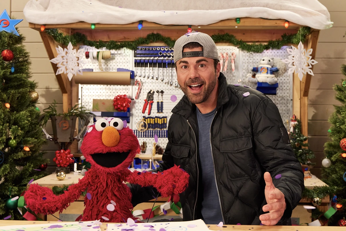 Elmo & Mark Rober's Merry Giftmas | Muppet Wiki | Fandom