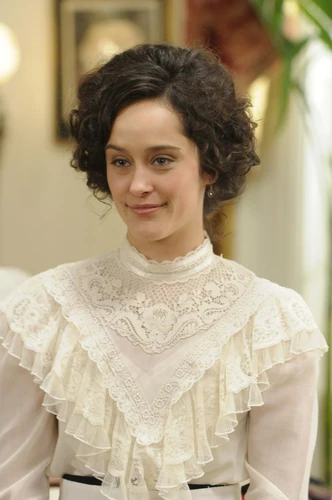 Eva Pearce | Murdoch Mysteries Wiki | Fandom