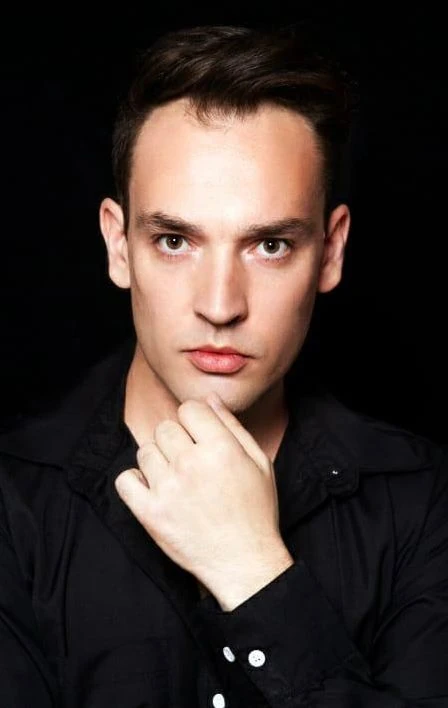 Adrián Pola | Wiki MUSICALES MX | Fandom