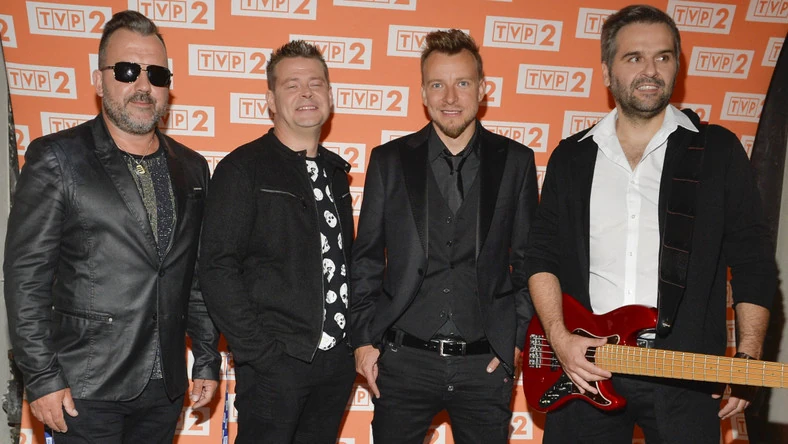 Feel | Muzyka | Fandom