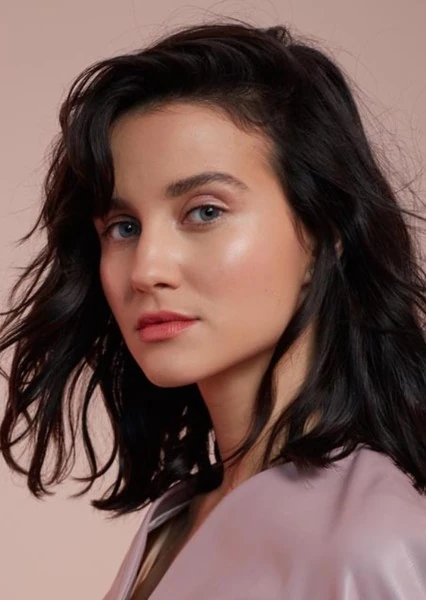 Laura Bardell | My New Family Wikia | Fandom