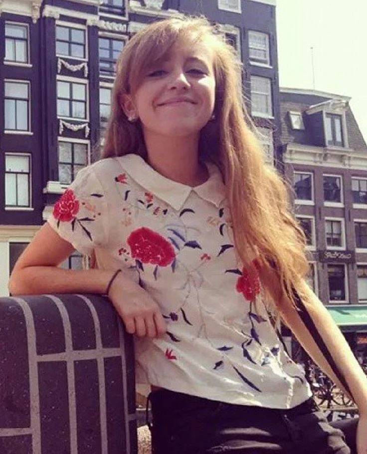 Isabella Melling | My Parents Are Aliens Wiki | Fandom