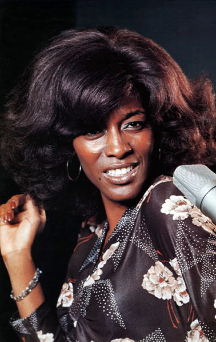 Gwen McCrae | Mypopculture Wiki | Fandom