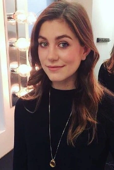 Laura Dreyfuss | Wikia N2 | Fandom