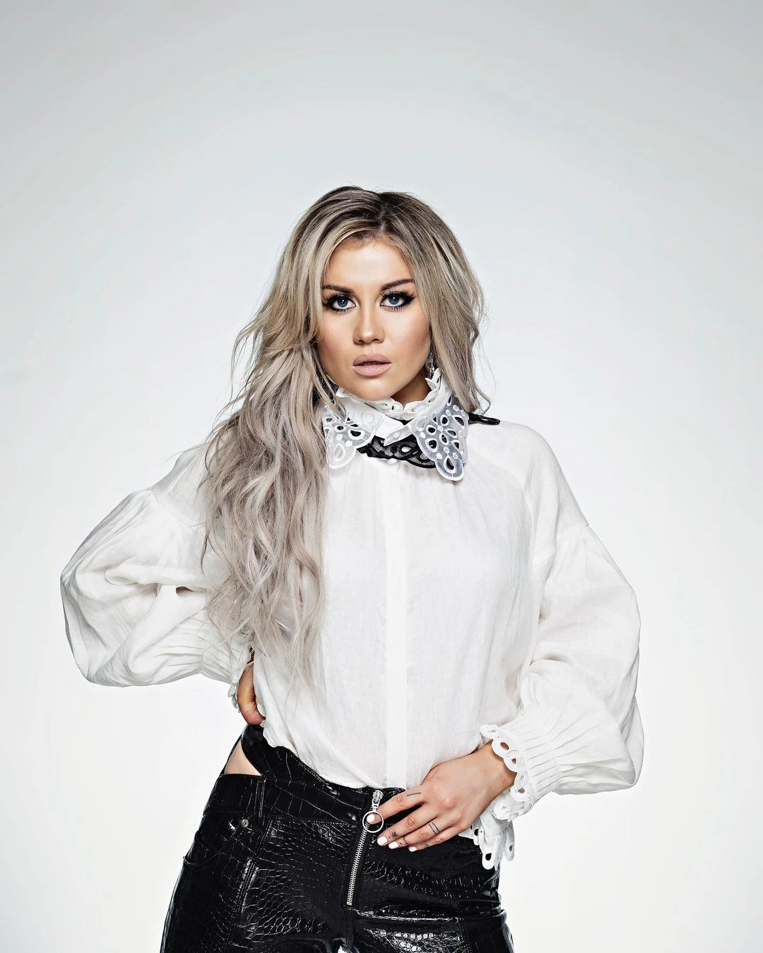 Elina Born | NEBU Wiki | Fandom