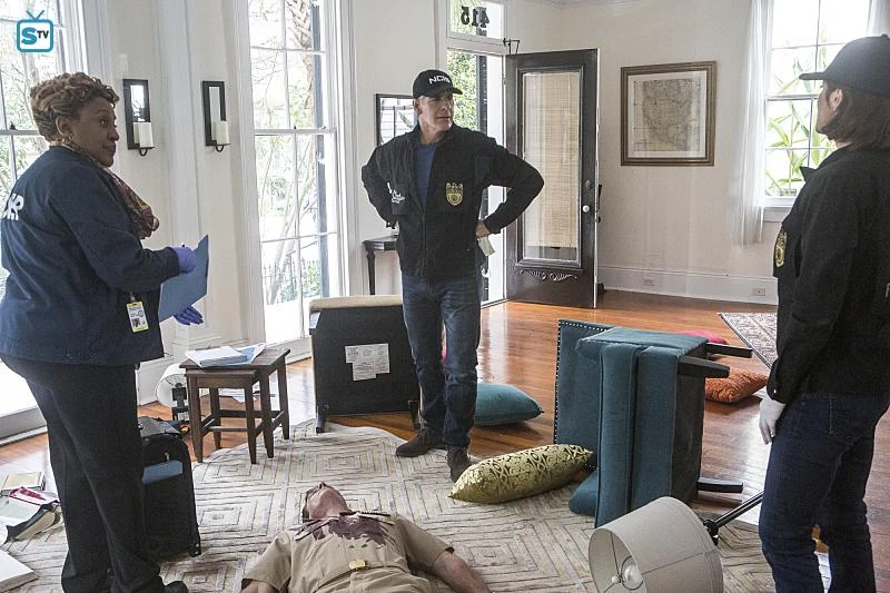 Silence radio (NOLA) | Wiki NCIS | Fandom