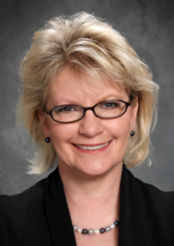 C. C. Hunter | Wiki Née à Minuit | Fandom