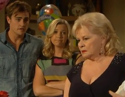 Episode 6933 - 23 July 2014 | Neighbours Soap Opera Wiki | Fandom