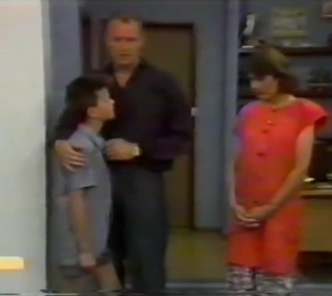 Episode 692 - 29 March 1988 | Neighbours Soap Opera Wiki | Fandom