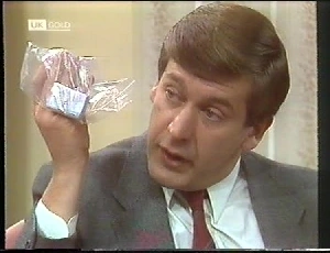 Detective (Episode 1826) | Neighbours Soap Opera Wiki | Fandom