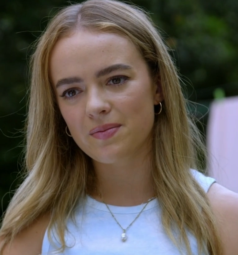 Holly Hoyland | Neighbours Soap Opera Wiki | Fandom