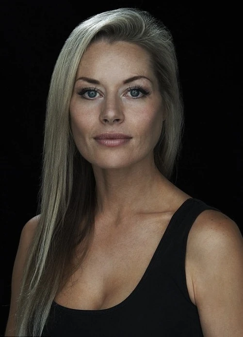 Dee Bliss | Neighbours Wiki | Fandom