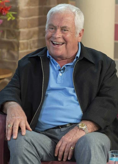 Lou Carpenter | Neighbours Wiki | Fandom