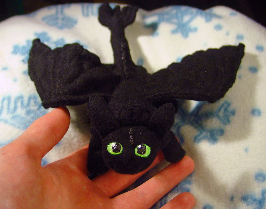 Night Fury Plushie Sewing Pattern (Hollyrosebriar) | Craft Resource ...