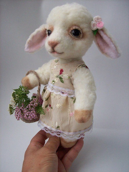 Sheep Plushie Sewing Pattern (Svetlana Makarova) | Craft Resource Wiki ...