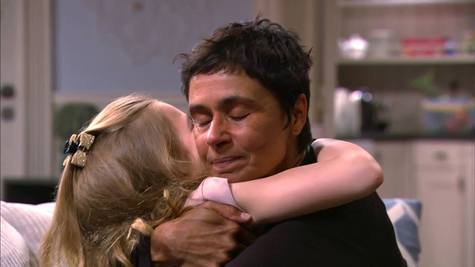 Sandrine De Decker | Thuis wiki | Fandom