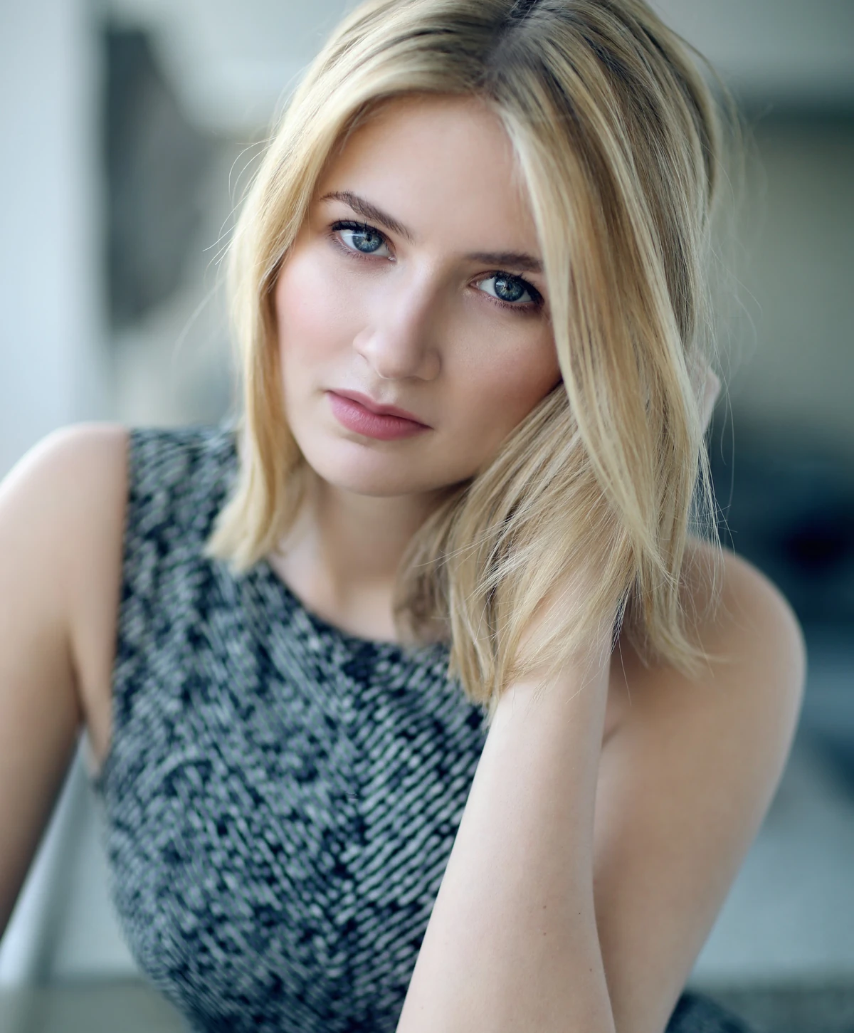 Eliza Bennett | Netflix Wiki | Fandom