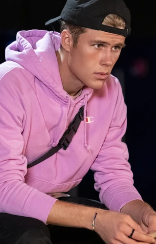 Alex Mercer | Netflix Wiki | Fandom