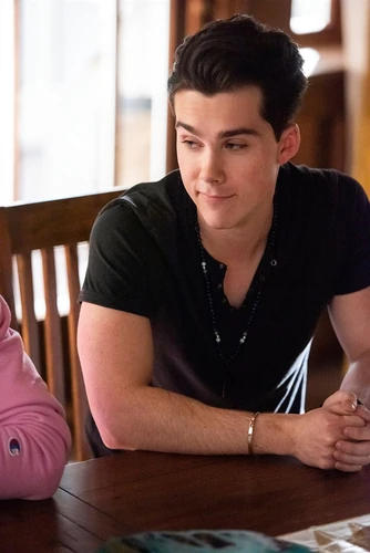 Reggie Peters | Netflix Wiki | Fandom