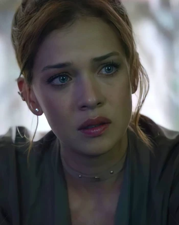 Elisa Lazcano | Netflix Wiki | Fandom